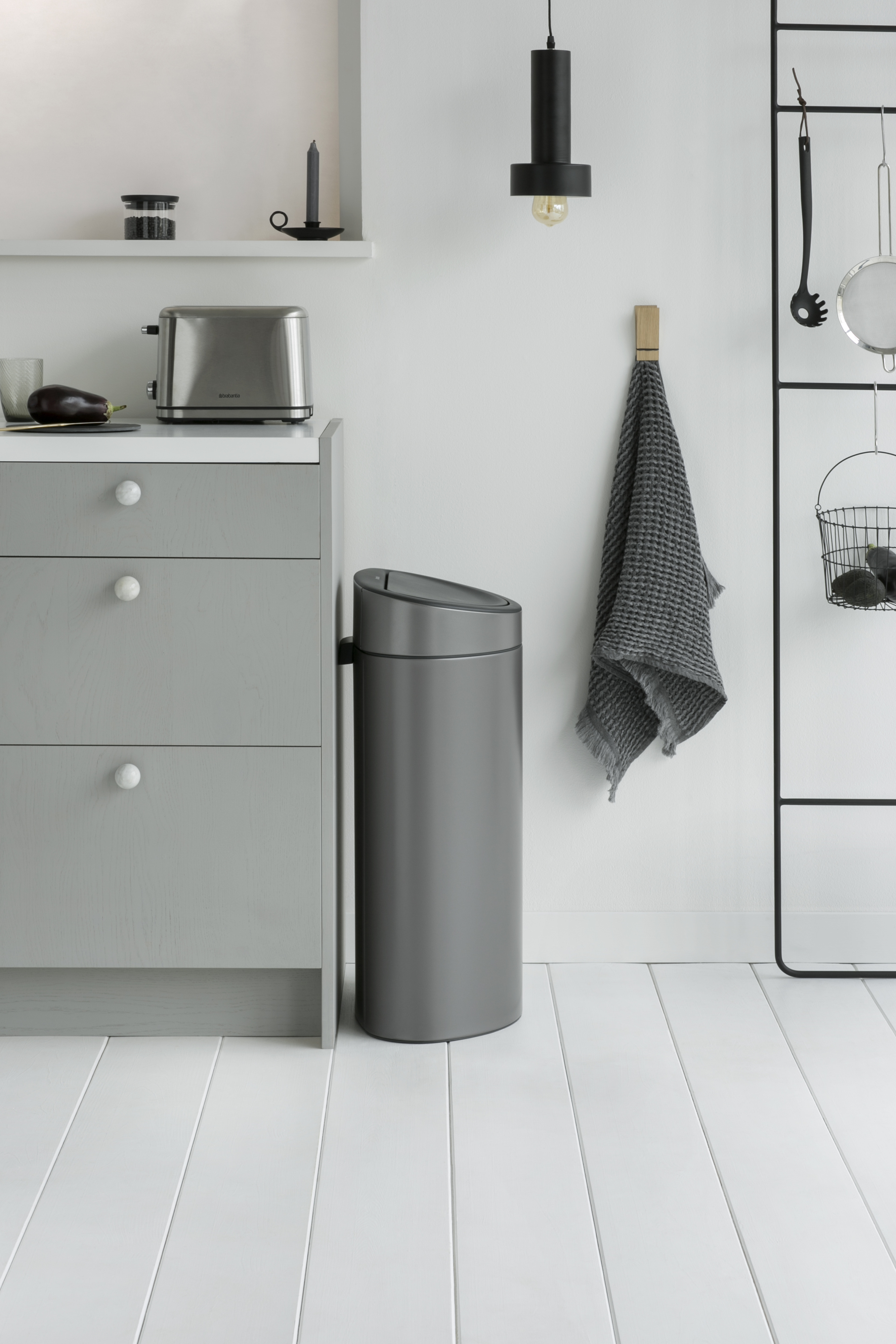 Brabantia Touch Bin New 40 l -roska-astia, platina – Verkkokauppa.com