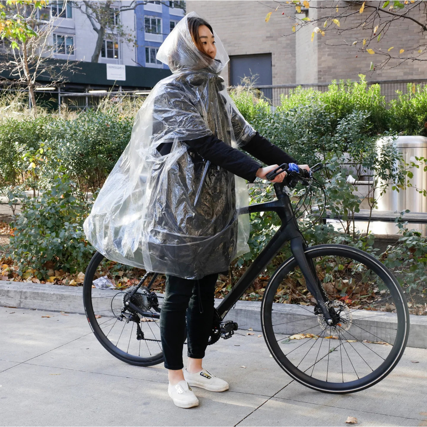 Kikkerland Emergency Rain Poncho -sadeponcho – Verkkokauppa.com