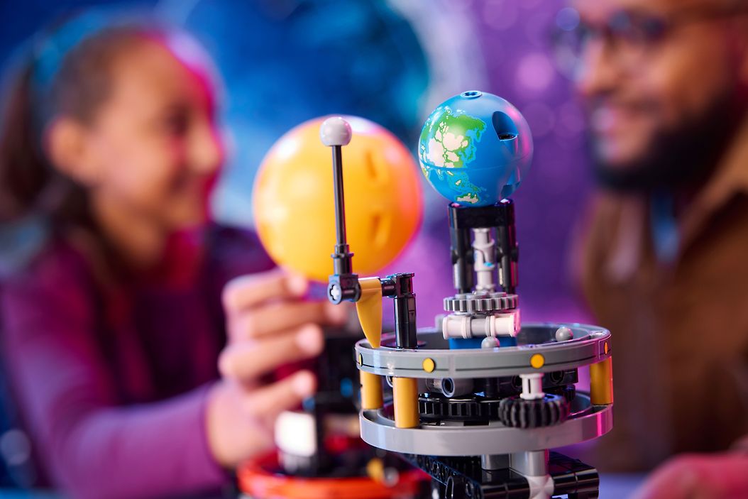 LEGO Technic 42179 - Maapallo ja Kuu kiertoradalla – Verkkokauppa.com