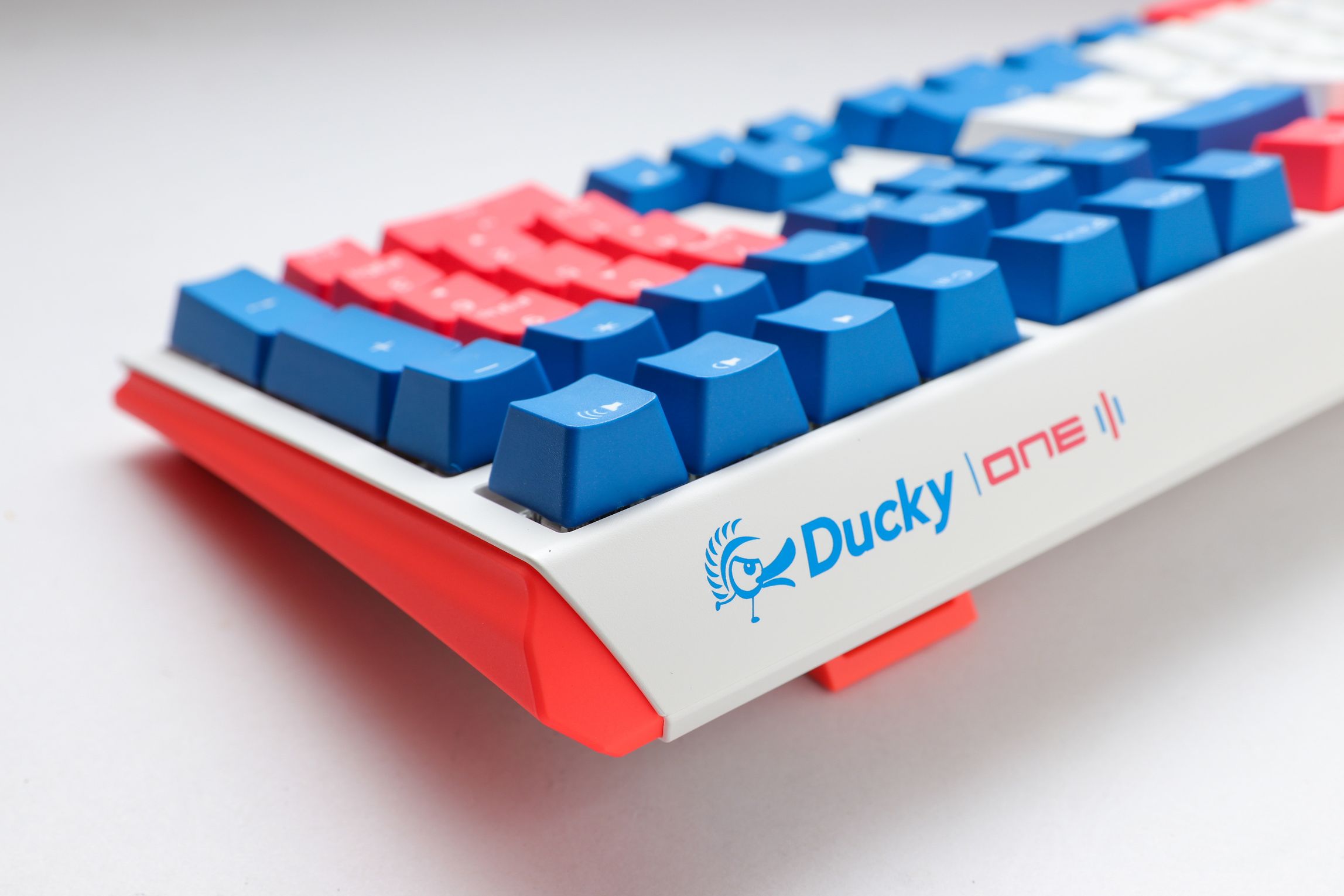 Ducky One 3 Bon Voyage -mekaaninen näppäimistö Cherry MX Blue ...